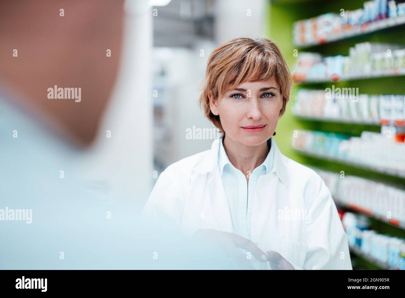 Female medical standing hi-res stock photography and images - Alamy