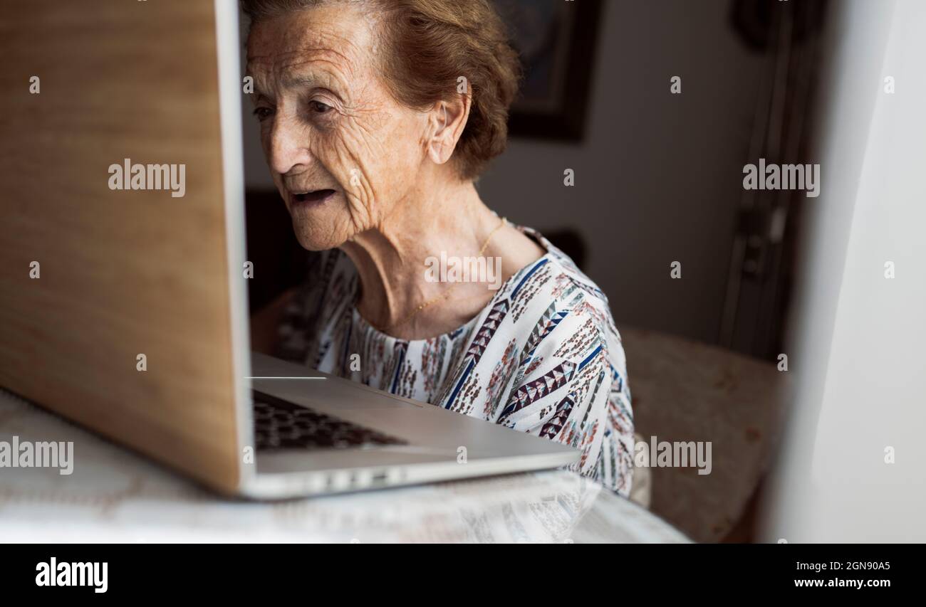 Senior woman looking computer hi-res stock photography and images - Alamy