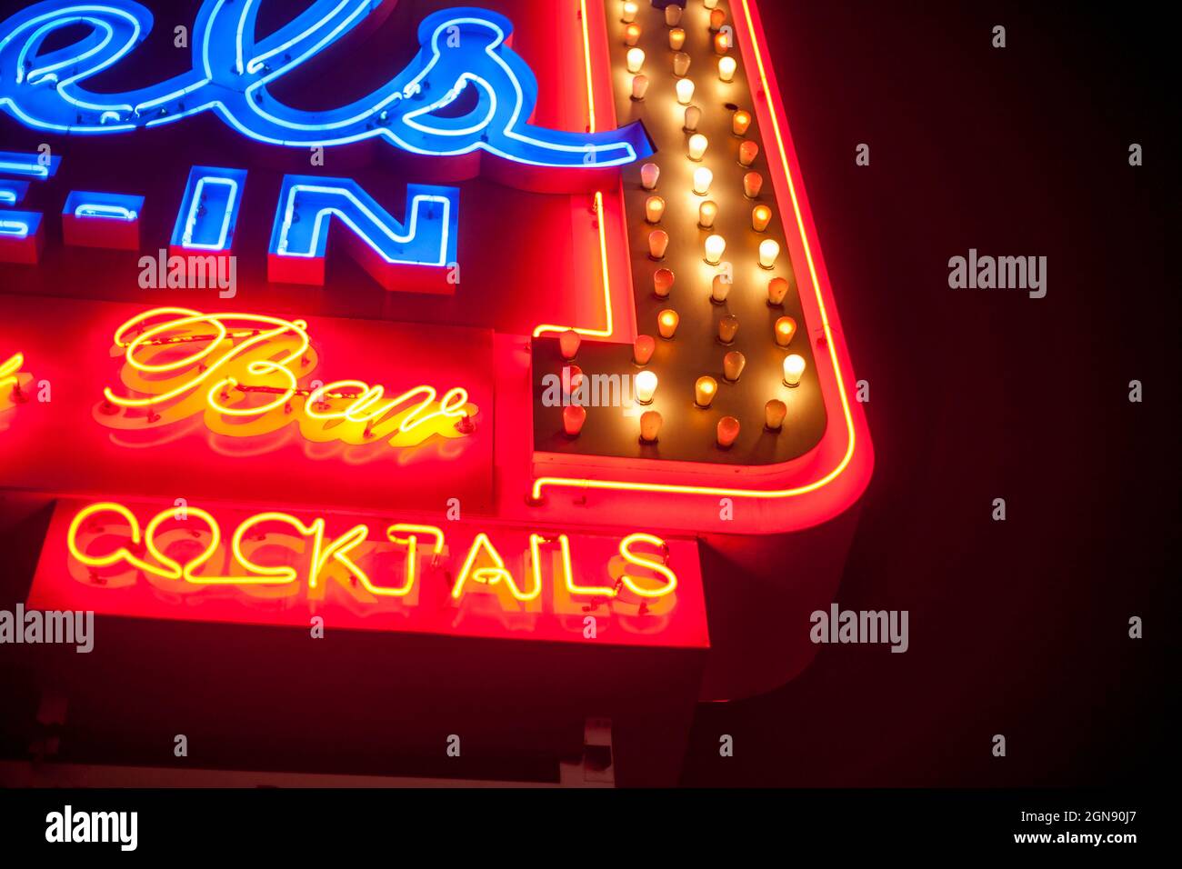 Red neon bar sign hi-res stock photography and images - Alamy