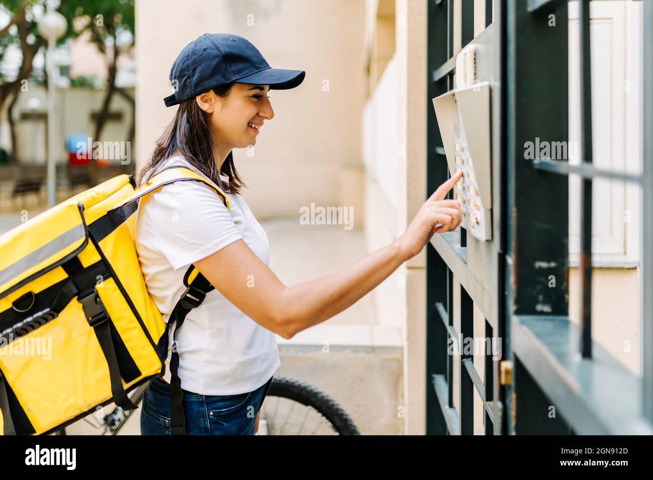 Delivery gate hi-res stock photography and images - Alamy
