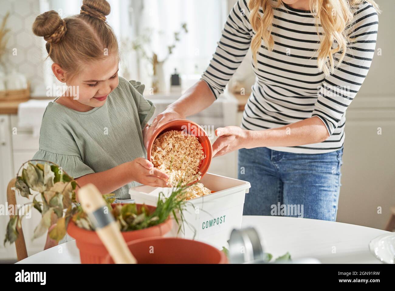 Mother teaching daughter to make compost at home Stock Photo - Alamy