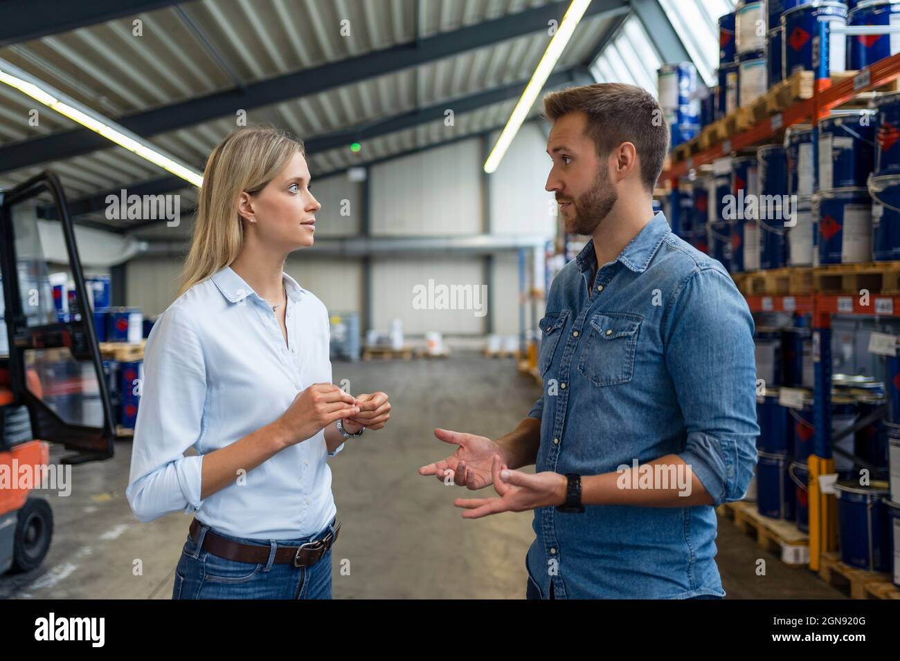 Two professional male female hi-res stock photography and images - Alamy
