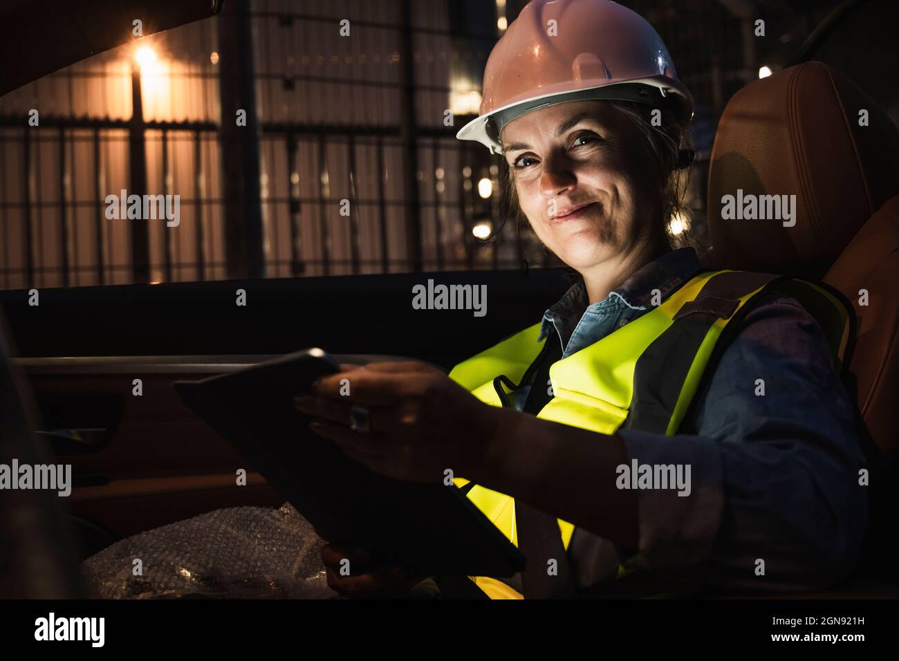 Female car engineer hi-res stock photography and images - Alamy