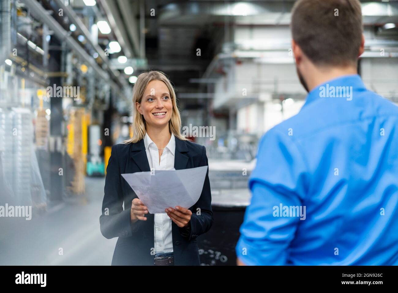 Manager document discussion hi-res stock photography and images - Alamy