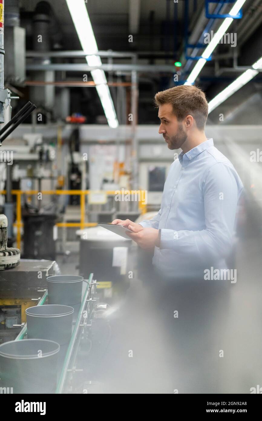 Professional manufacturing hi-res stock photography and images - Alamy