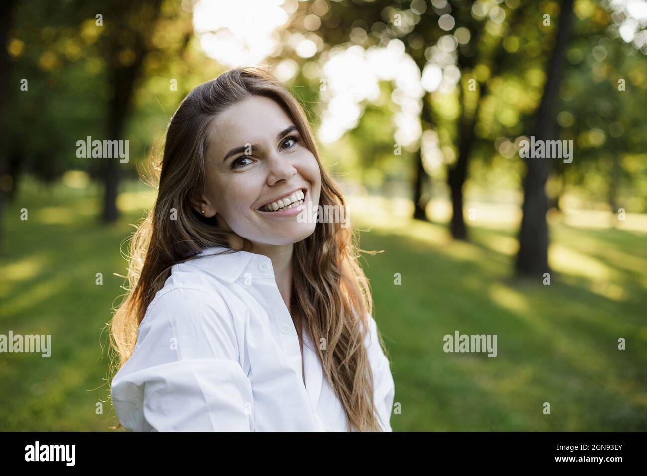 Beautiful brown woman hi-res stock photography and images - Alamy