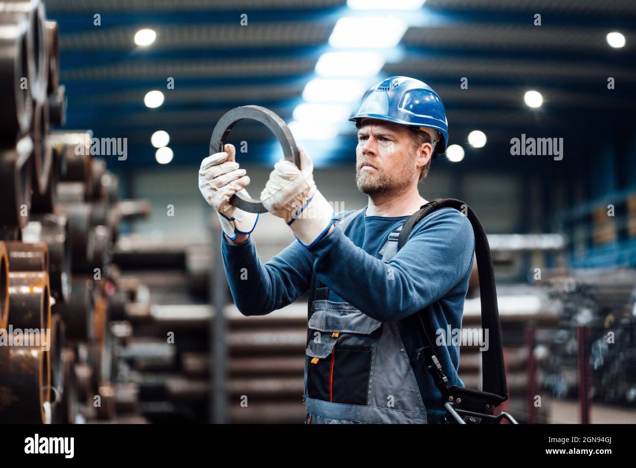 Male circle hi-res stock photography and images - Alamy