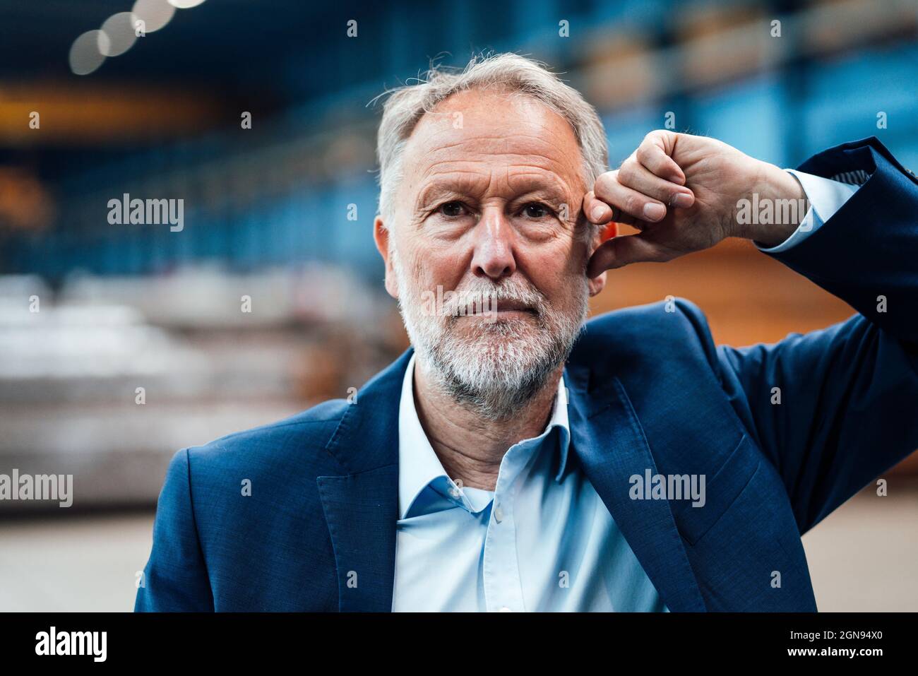 Male managing director hardhat hi-res stock photography and images - Alamy