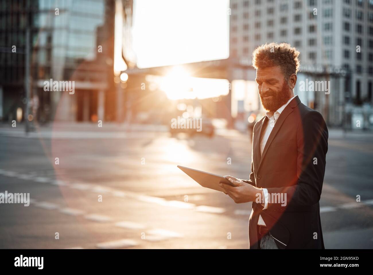 Confident male freelancer standing with arms crossed Stock Photo - Alamy