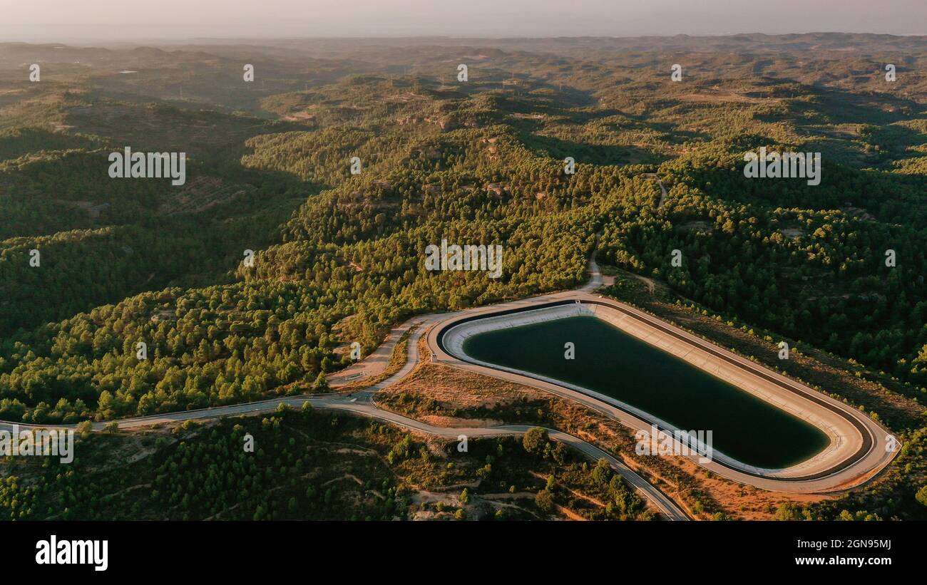 Reservoir background hi-res stock photography and images - Alamy