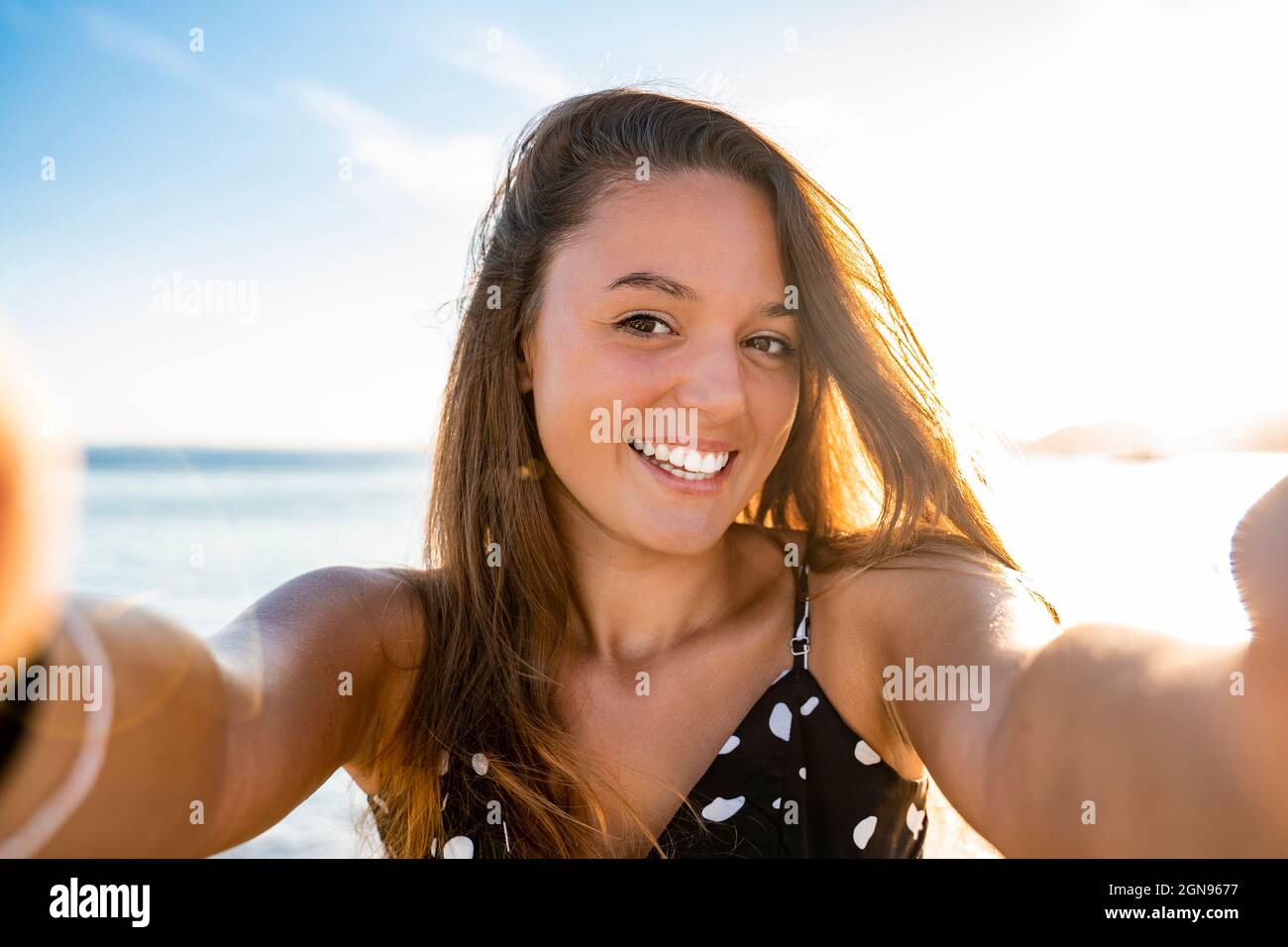 Beautiful woman selfie hi-res stock photography and images - Alamy