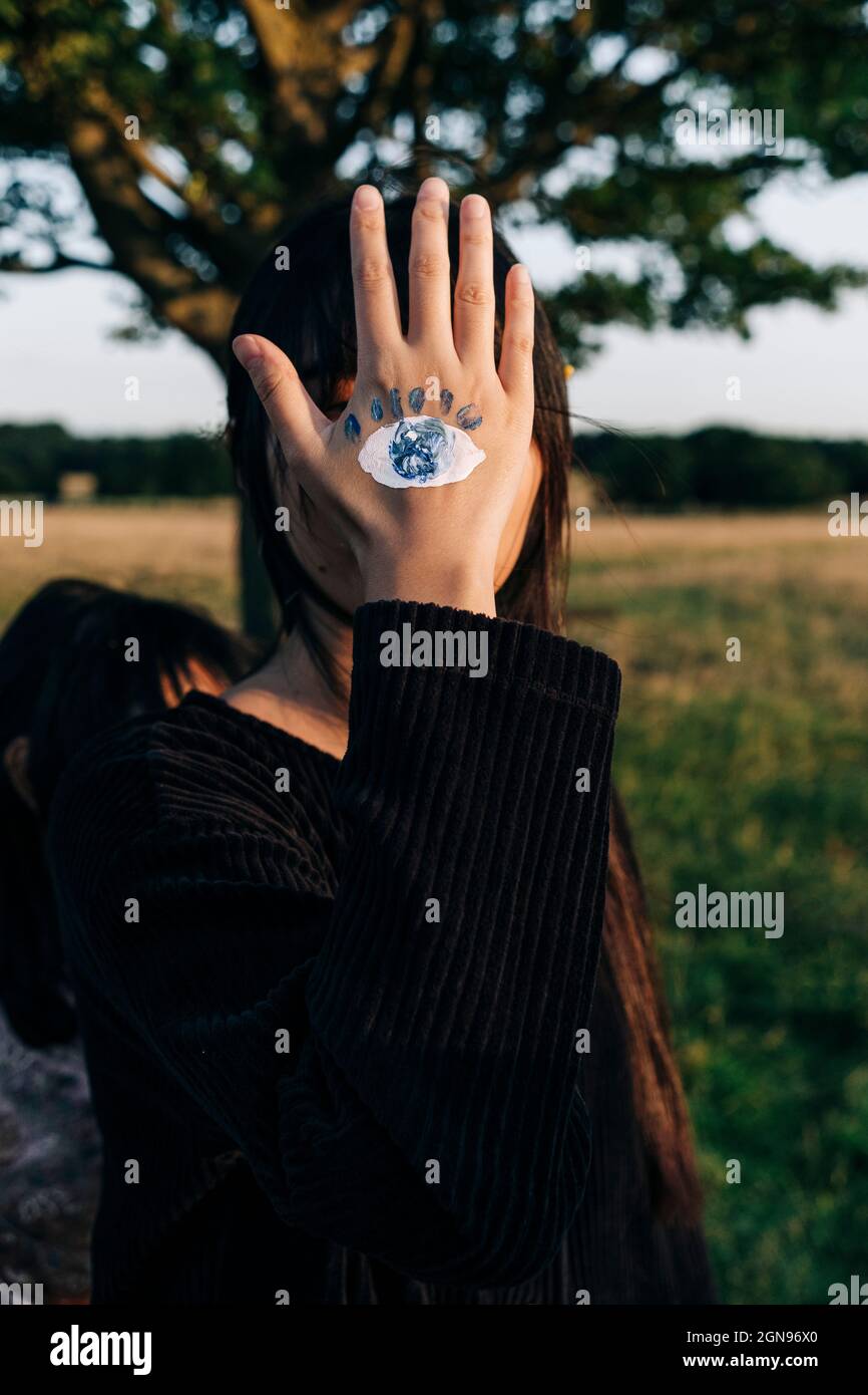 England face paint hi-res stock photography and images - Alamy