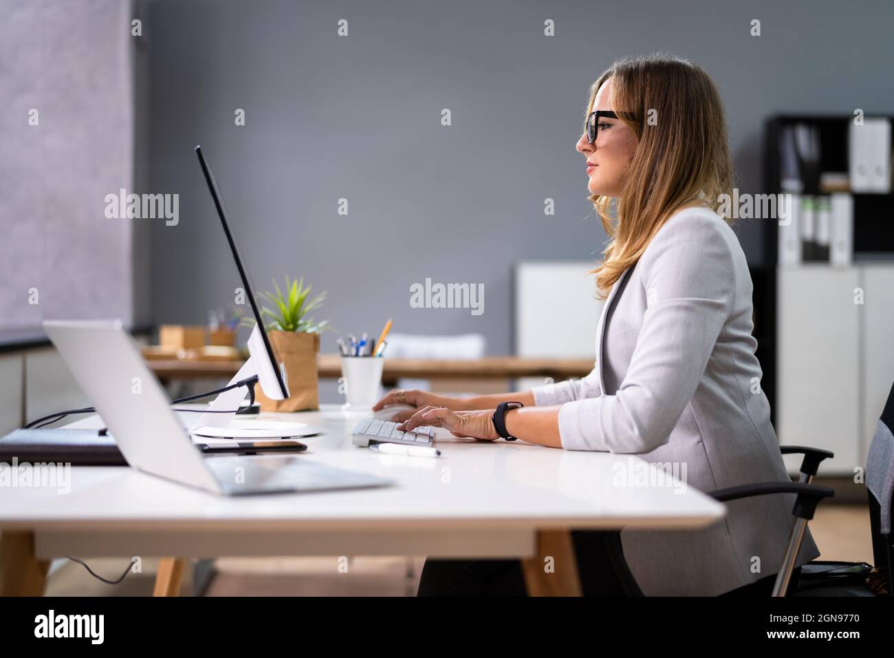 Interview training hi-res stock photography and images - Alamy