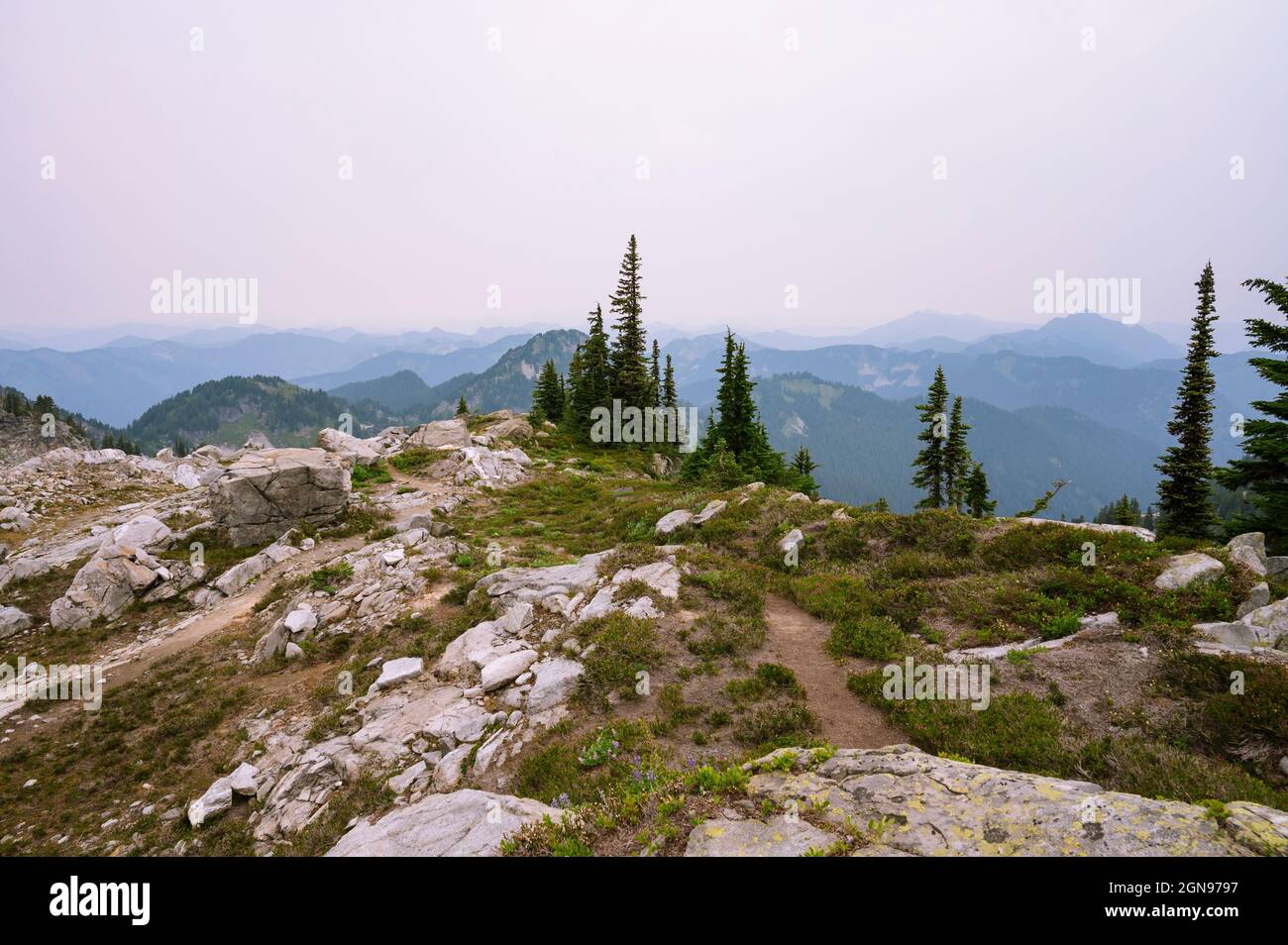 alpine views of the north cascade mountains Stock Photo - Alamy