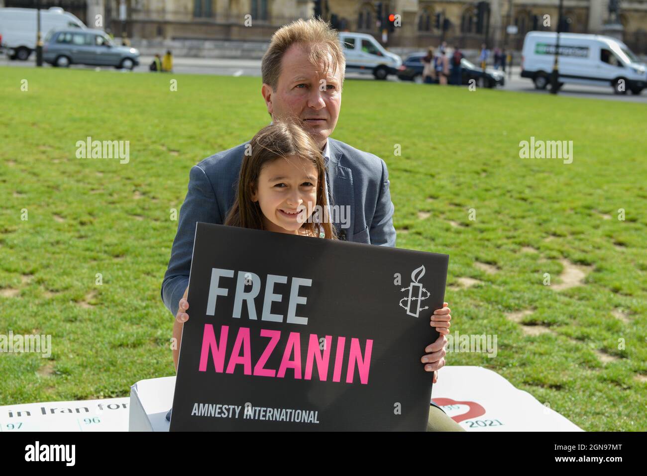 Gabriella Ratcliffe and Richard Ratcliffe, meeting with journalists in ...