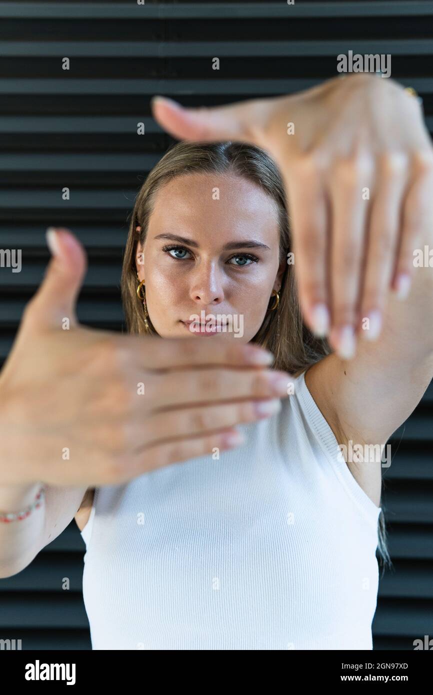 Hand in frame photography hi-res stock photography and images - Alamy