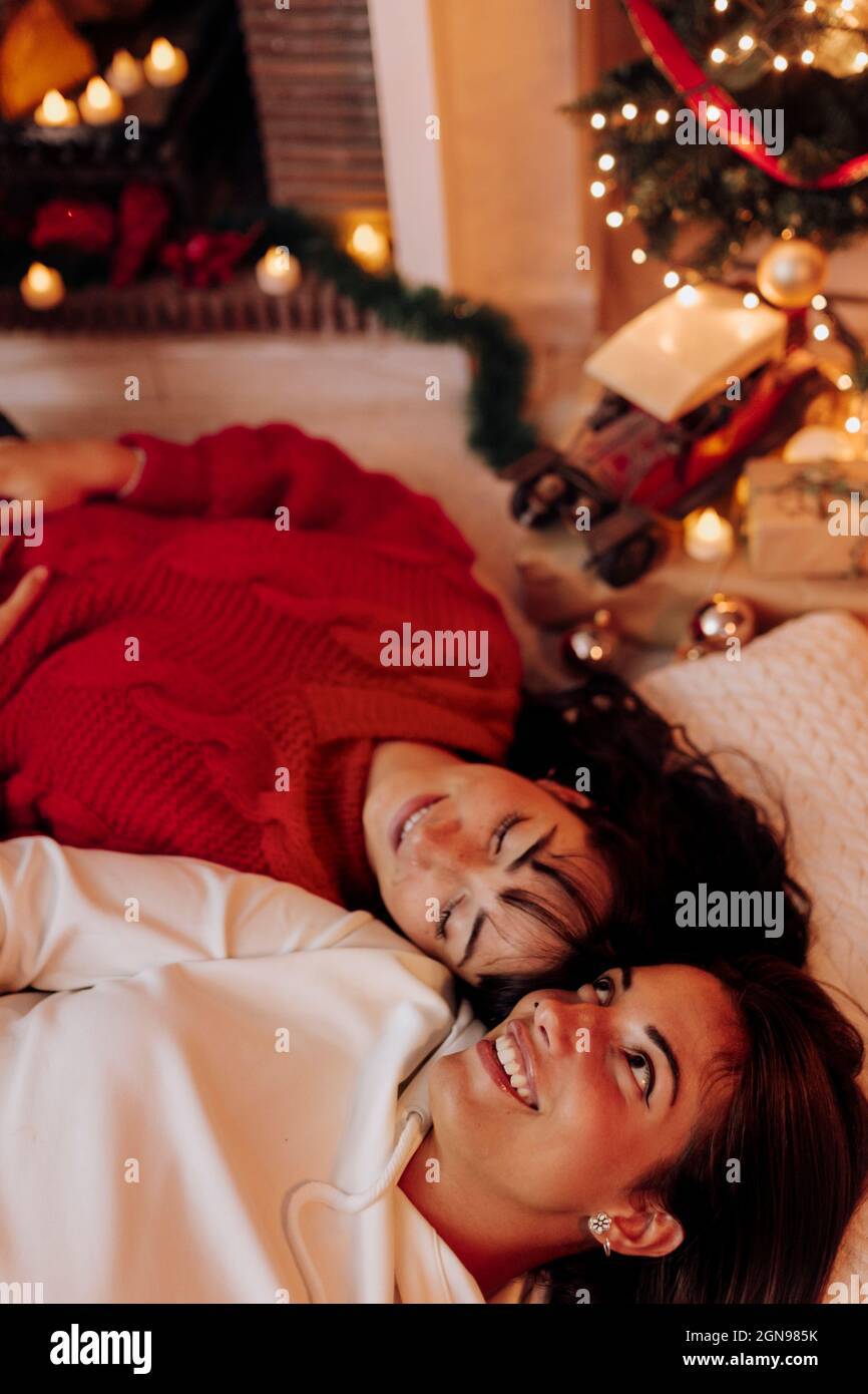 Two friends relaxing tree hi-res stock photography and images - Alamy