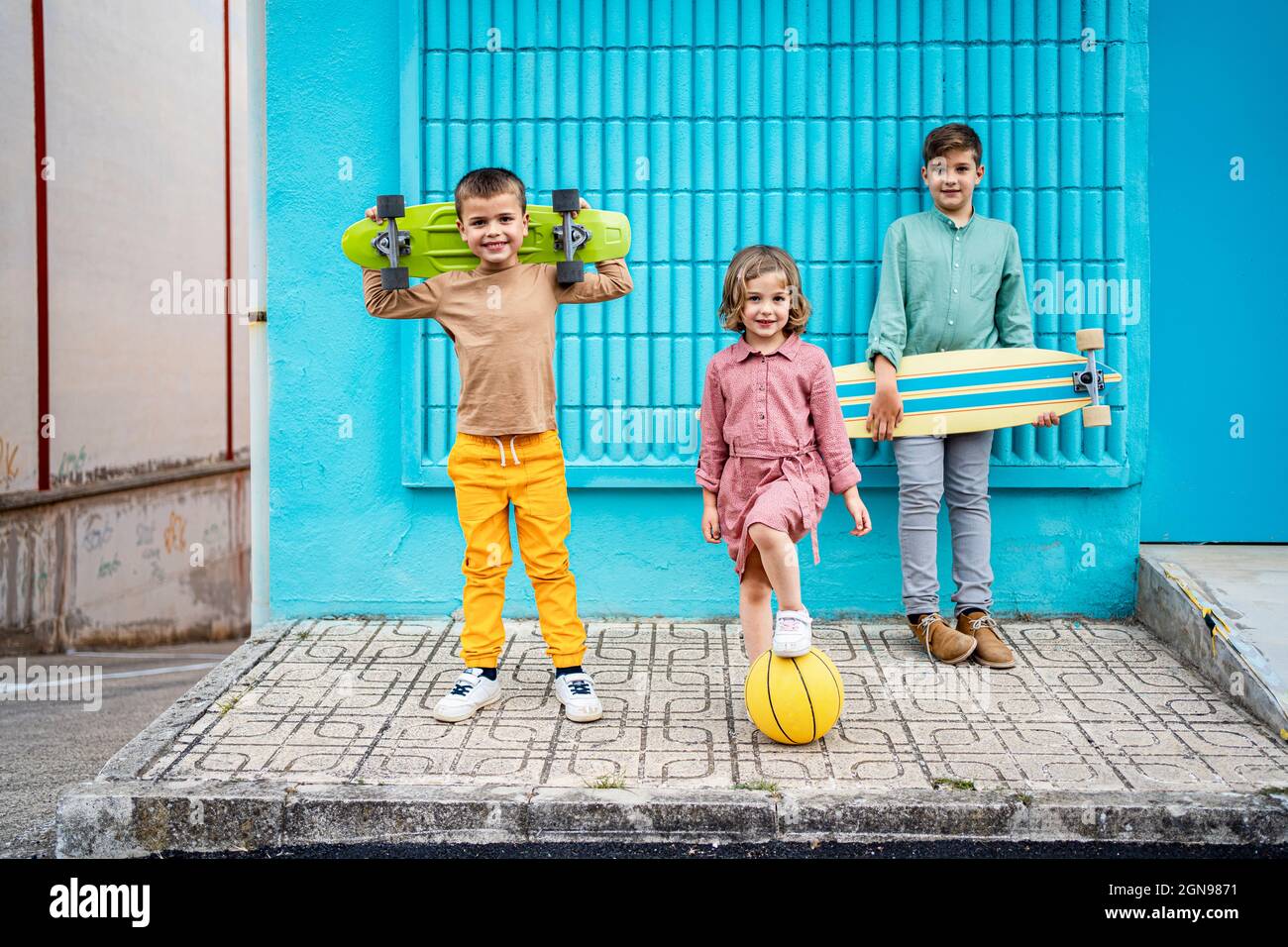 Footpath children hi-res stock photography and images - Alamy