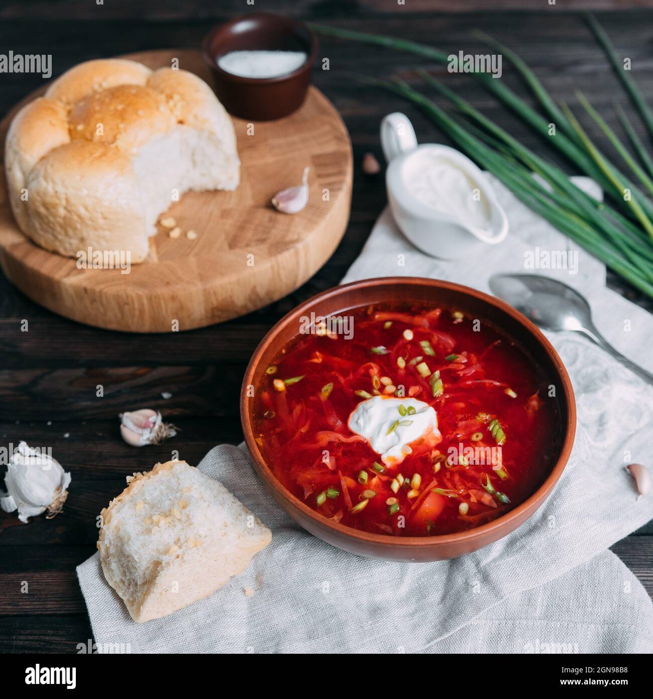 Traditional Ukrainian Borscht and Garlic Bread Stock Photo - Alamy