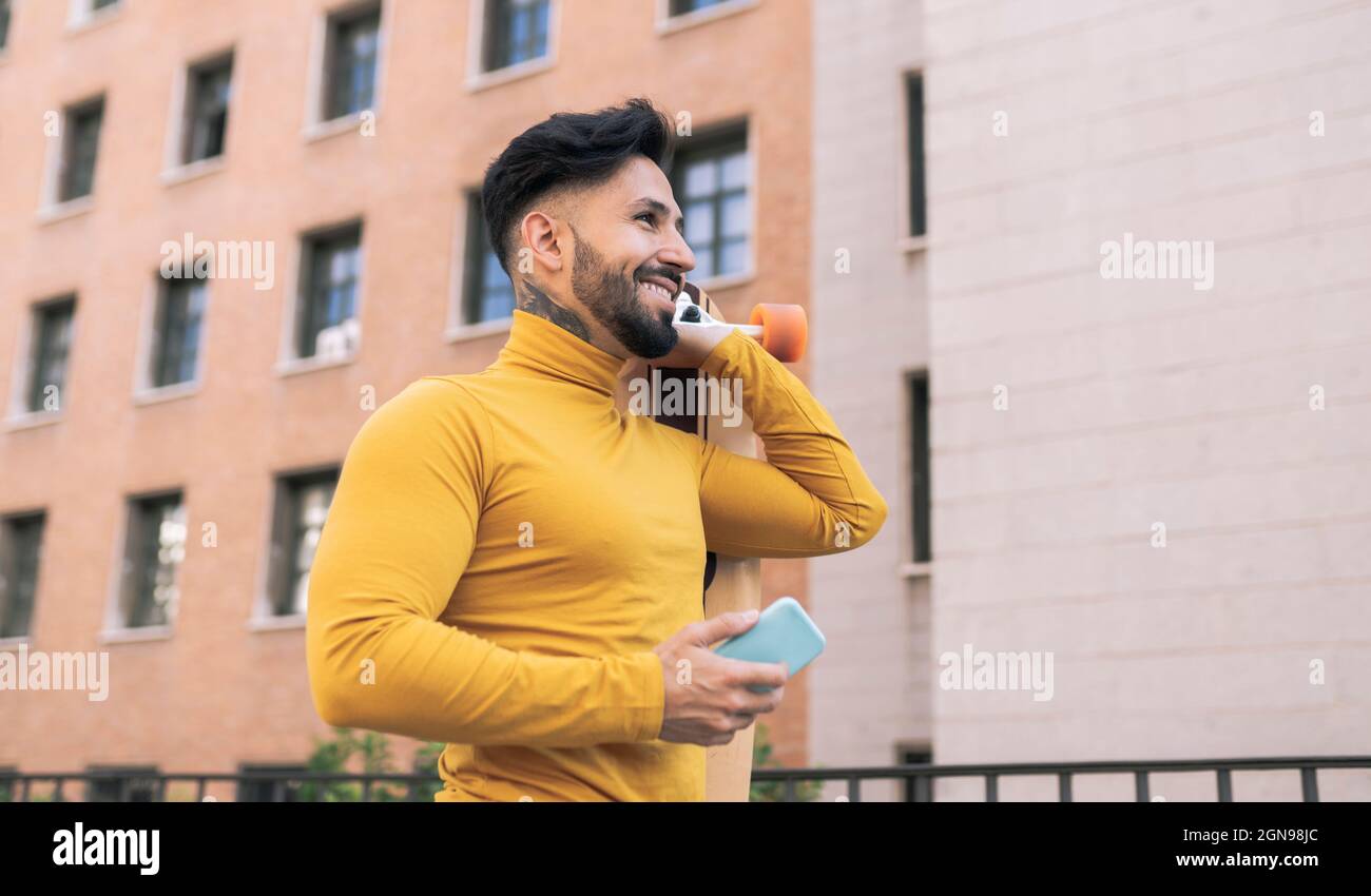 Wifi symbol hi-res stock photography and images - Alamy