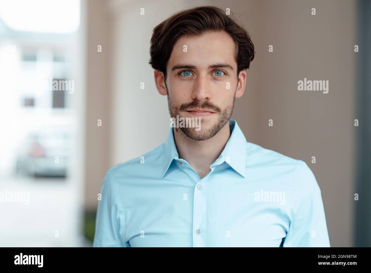 Headshot male young office hi-res stock photography and images - Alamy