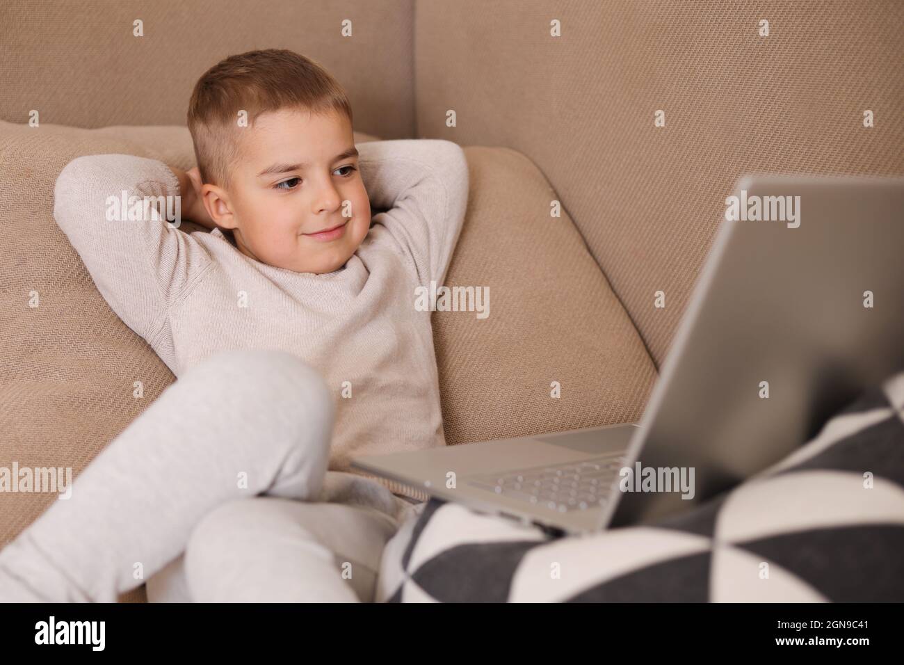 Cartoon on screen hi-res stock photography and images - Alamy