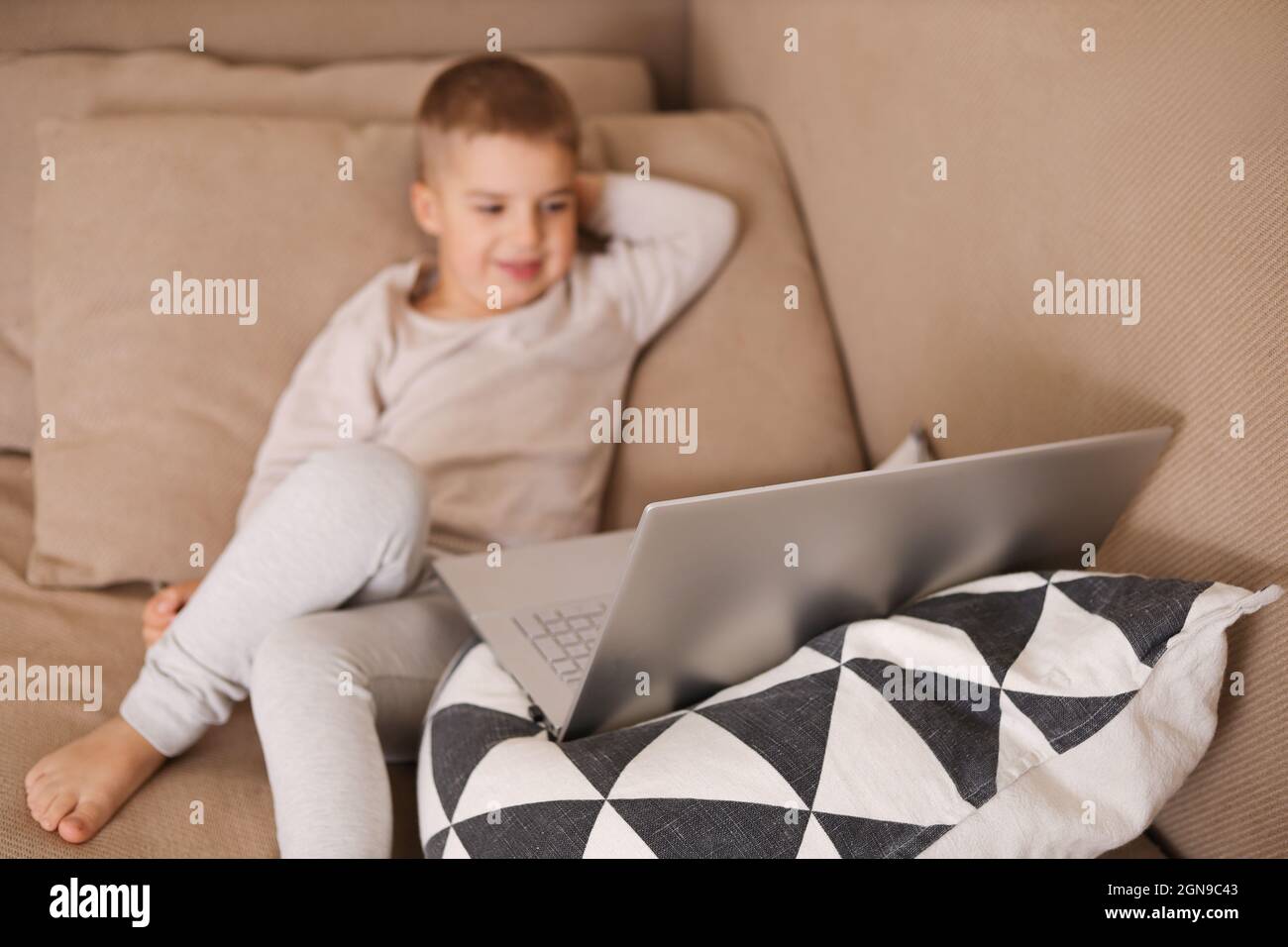 Cartoon on screen hi-res stock photography and images - Alamy