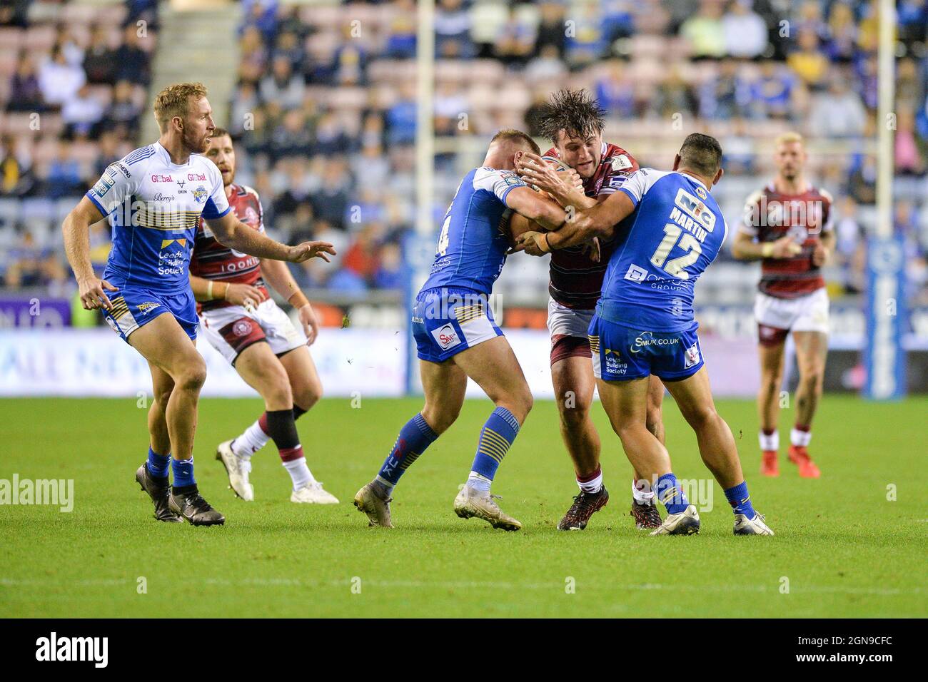 Wigan, UK. 23rd Sep, 2021. Liam Byrne of Wigan Warriors drives ball in ...