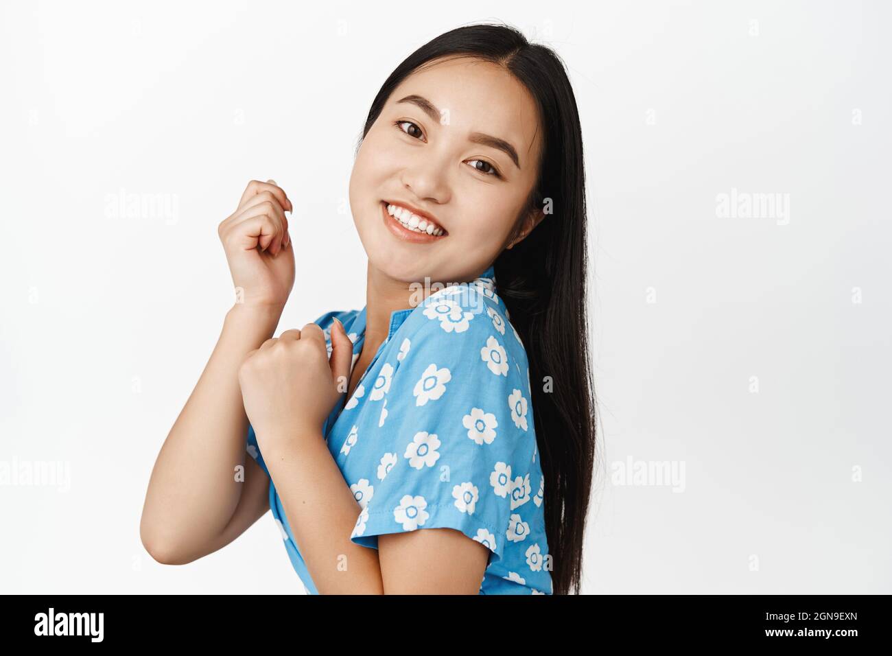 Korean girl dancing hi-res stock photography and images - Alamy