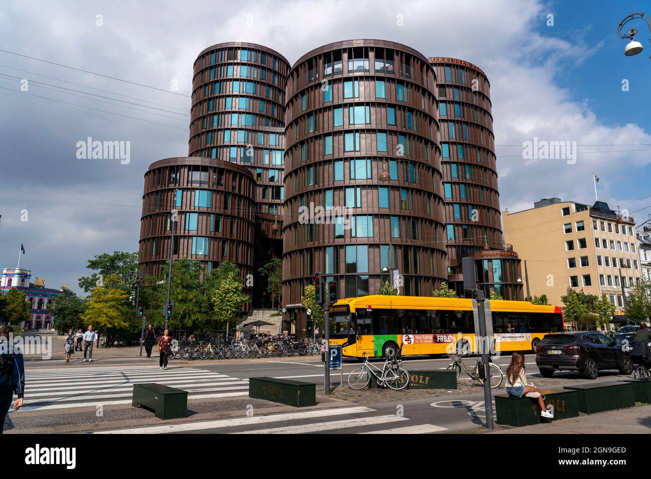 Round high rise building hi-res stock photography and images - Alamy