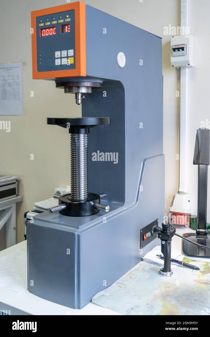 Tensile strength testing machine hi-res stock photography and images ...