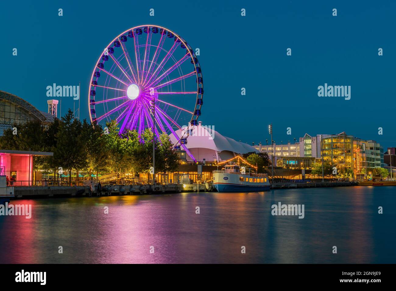 Navy pier ferris wheel view hi-res stock photography and images - Alamy