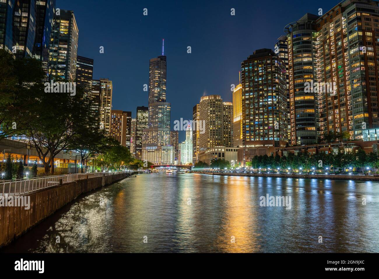 The Chicago Riverwalk at Night Stock Photo - Alamy