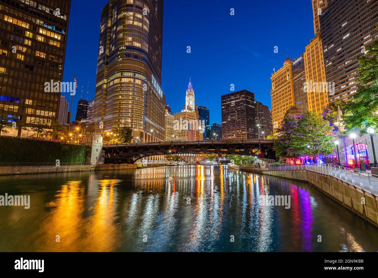 The Chicago Riverwalk at Dawn Stock Photo - Alamy