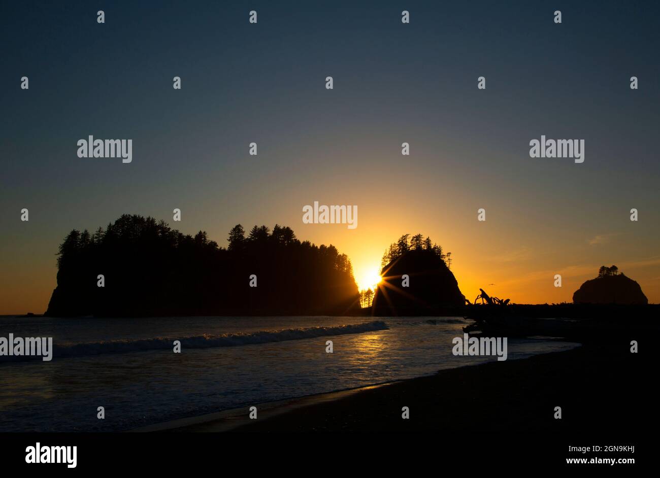 James Island sunset, La Push, Quileute Indian Reservation, Washington ...