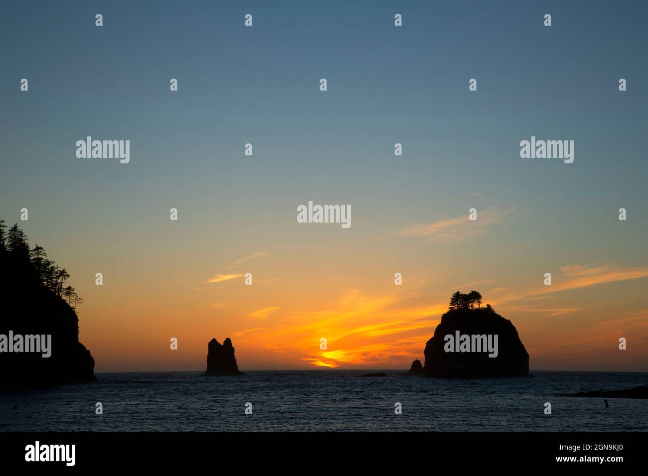 James Island and seastack sunset, La Push, Quileute Indian Reservation ...