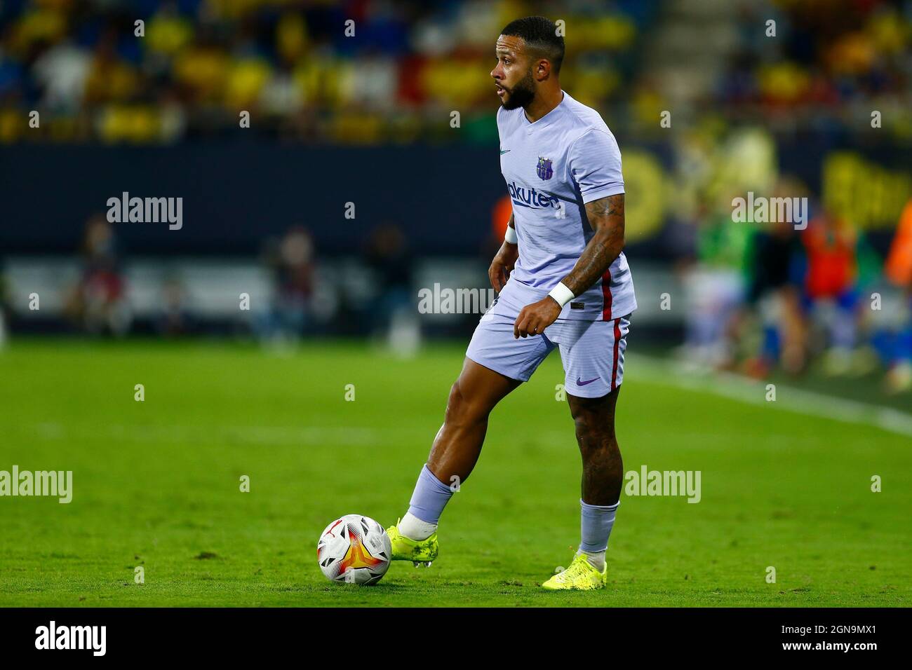 Memphis Depay of FC Barcelona during the La Liga match between Cadiz CF ...