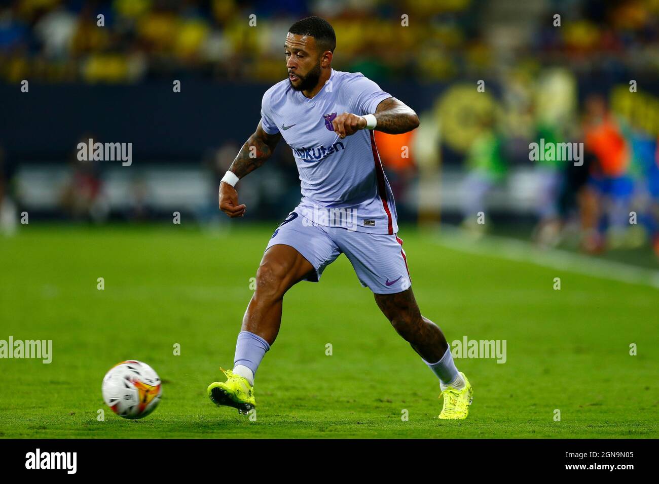 Memphis Depay of FC Barcelona during the La Liga match between Cadiz CF ...