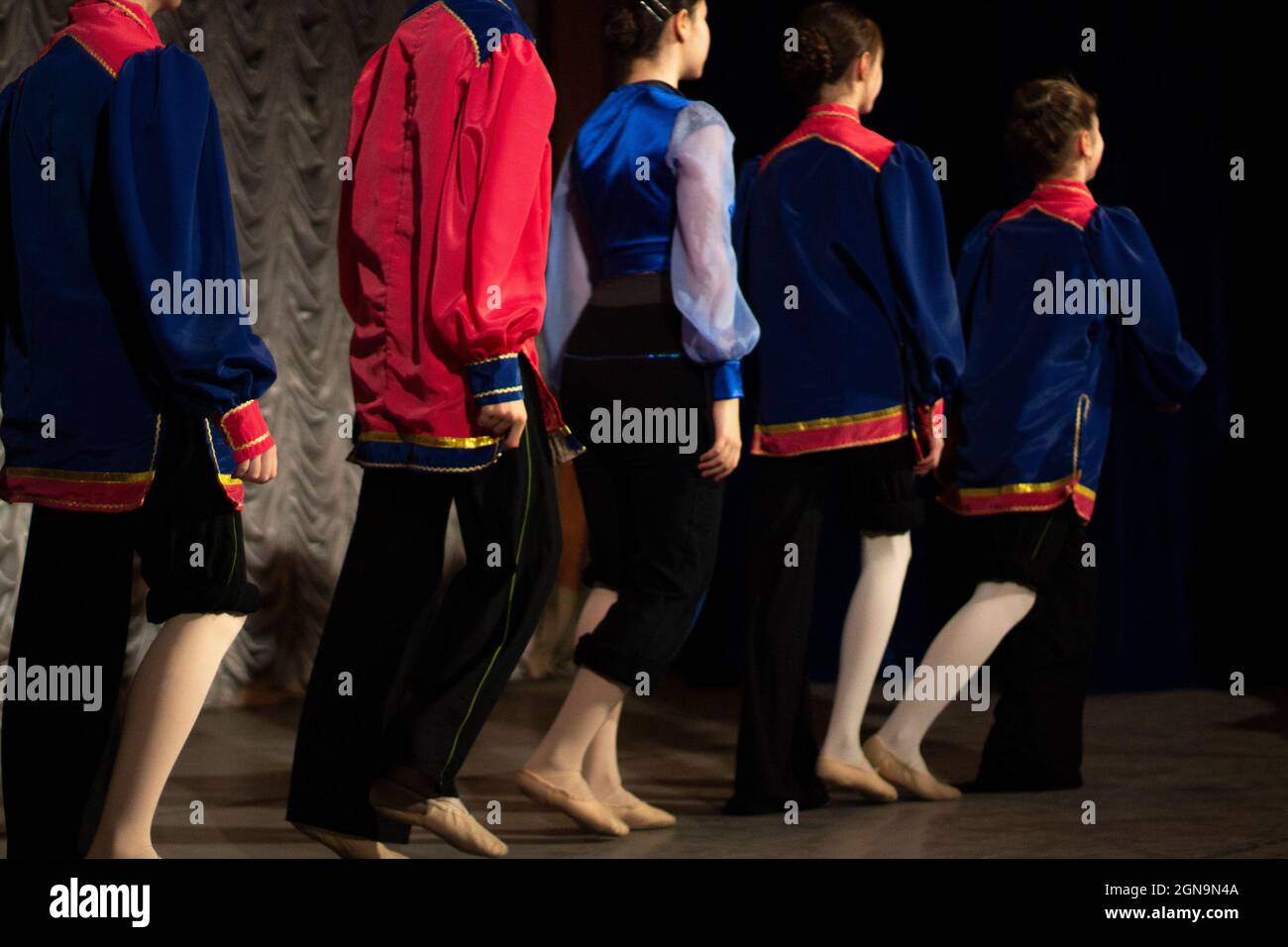 Teaching children ballet hi-res stock photography and images - Alamy