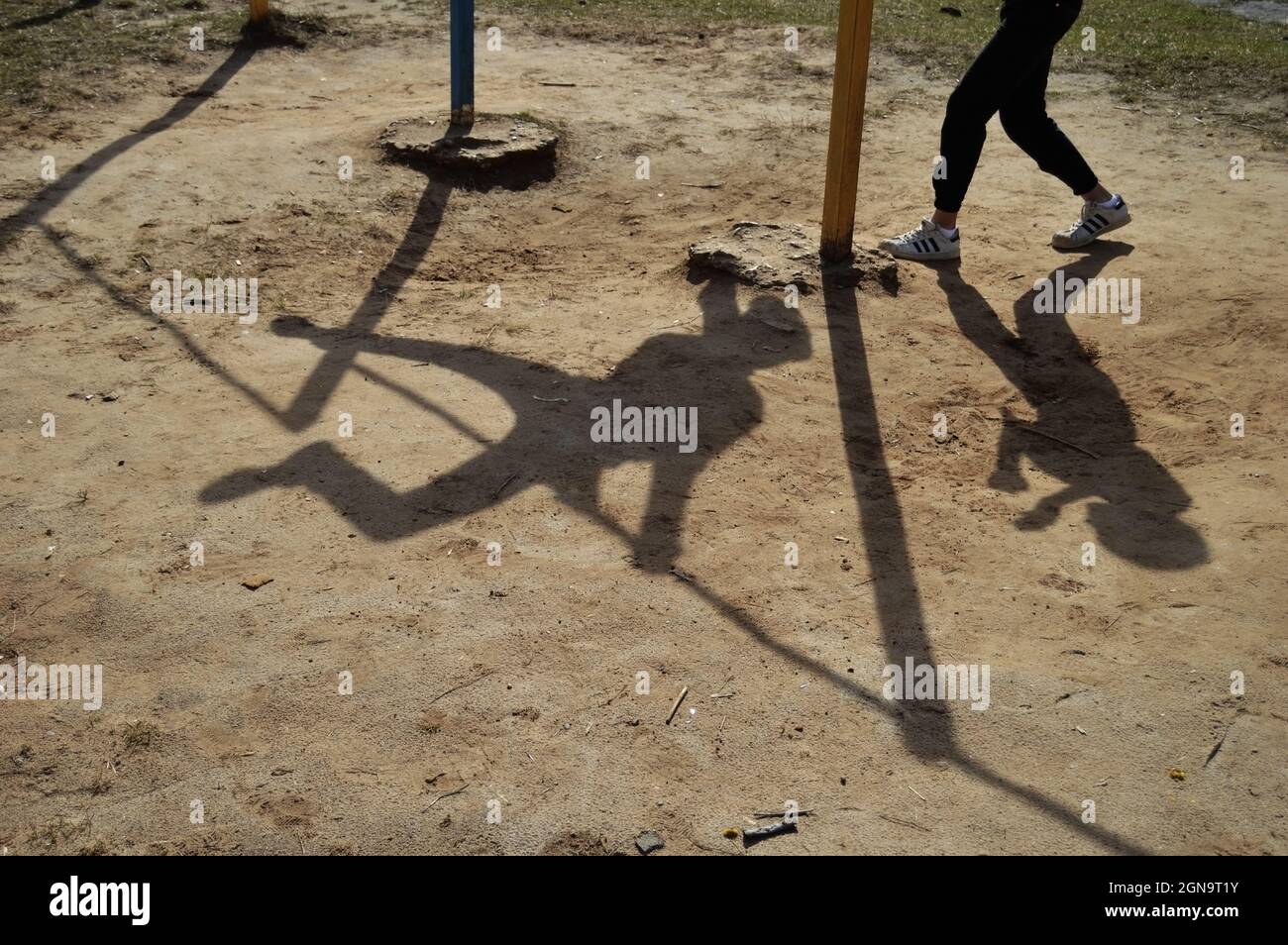 Kovrov, Russia. 9 April 2017. Teens is engaged in discipline gimbarr on a horizontal bar in the ...
