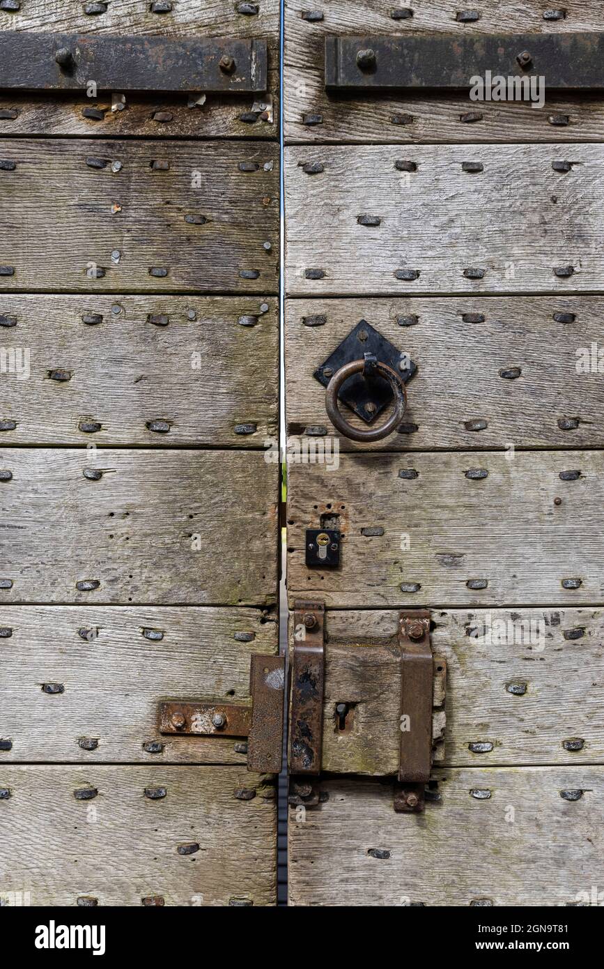 Outer castle gate hi-res stock photography and images - Alamy