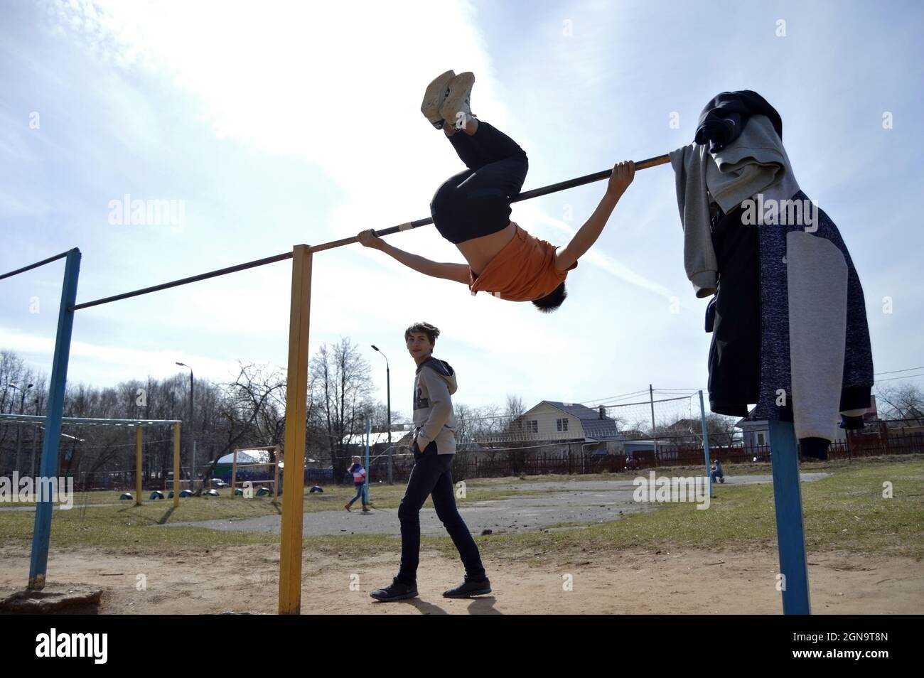 Kovrov, Russia. 9 April 2017. Teen is engaged in discipline gimbarr on a horizontal bar in the ...