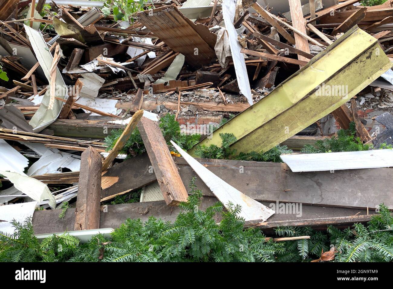 House wreckage hi-res stock photography and images - Alamy