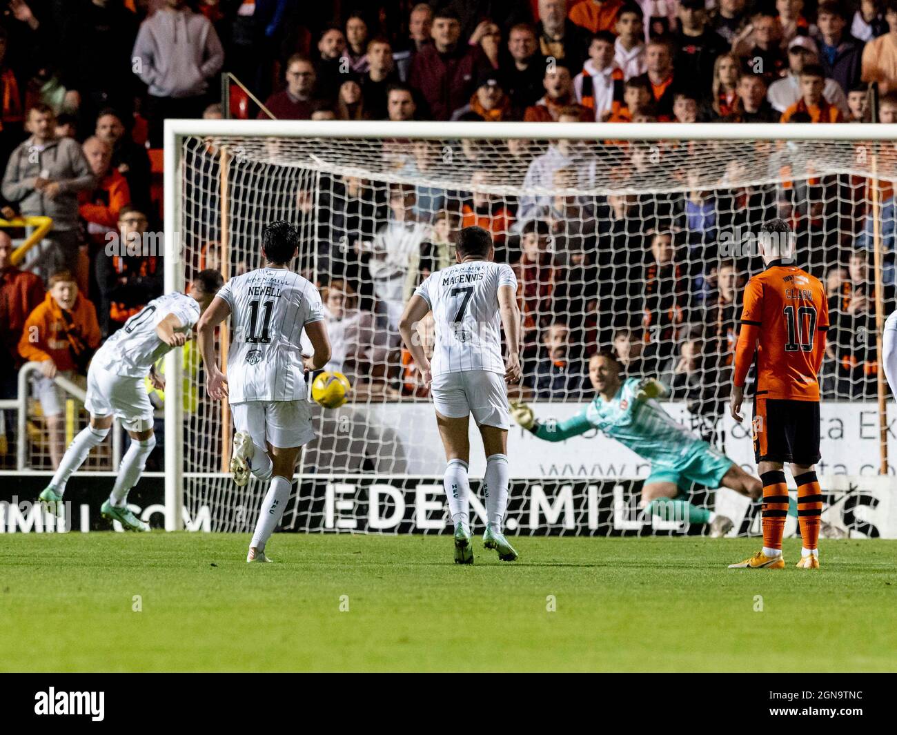 Martin boyle of hibs hi-res stock photography and images - Alamy