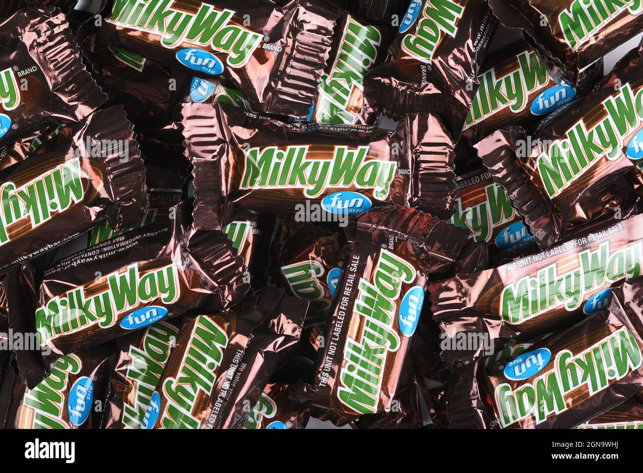 IRVINE, CALIFORNIA - 23 SEPT 2021: A large pile of Milky Way Fun Size ...