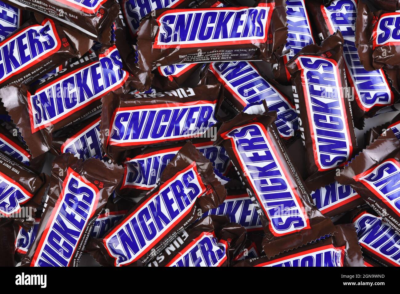 Snickers bars hi-res stock photography and images - Alamy