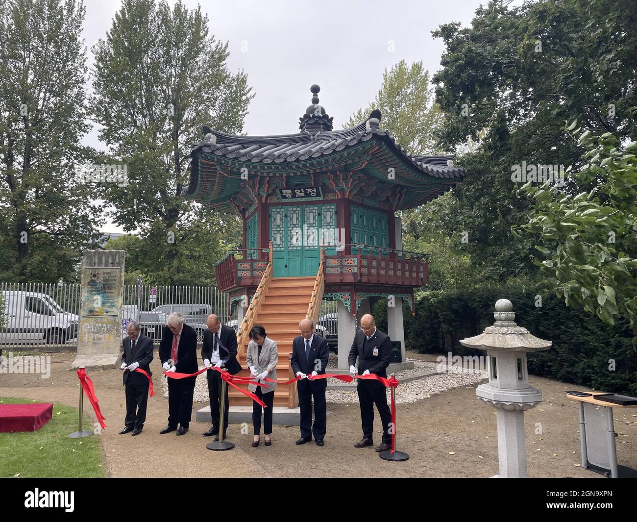 Relocation of pavilion for inter-Korean unification A tape-cutting ...