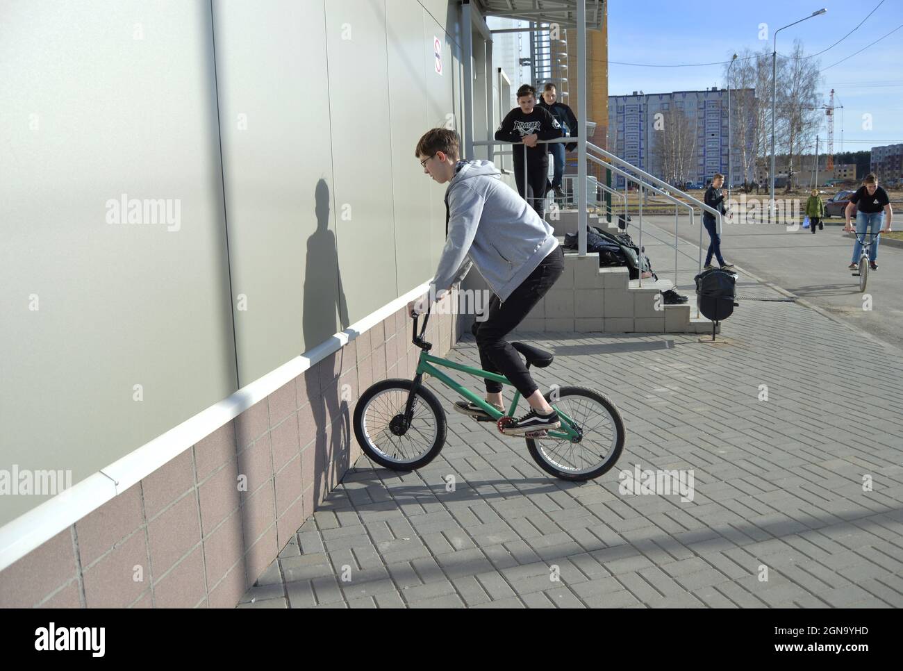 Kovrov, Russia. 9 April 2017. Teens on BMX bikes near the shopping center Rus Stock Photo - Alamy