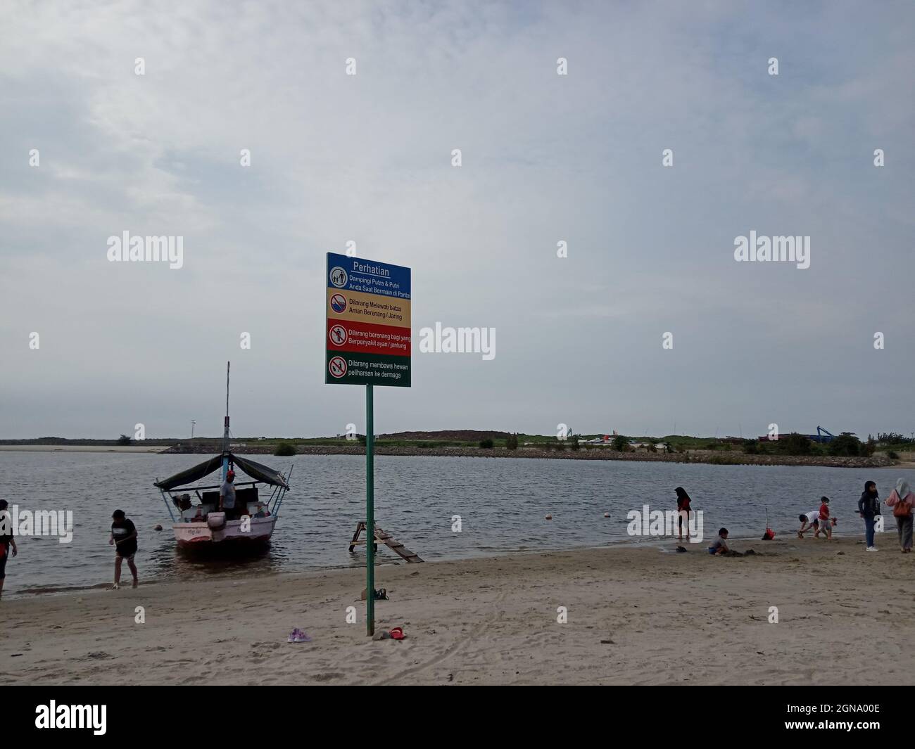 Photo Editorial, 20 Januari 2021, North Jakarta, Indonesia life Guard ...