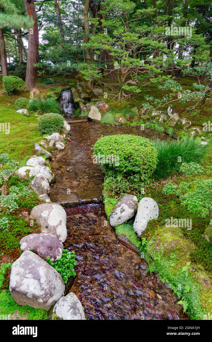 Japanese trees, Lantern-lit pathways, Kanazawa landscapes, Traditional ...